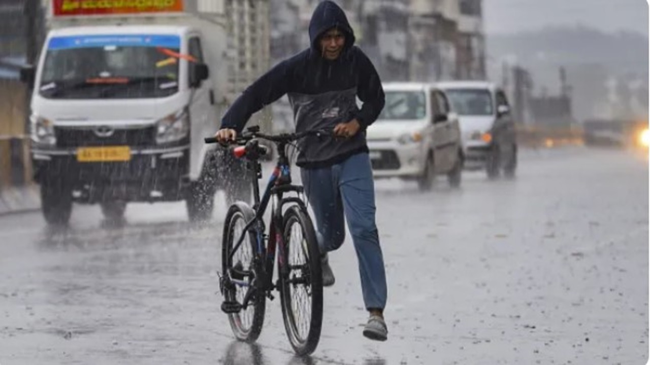 IMD Issued heavy rainfall alert in these districts for next 3 days