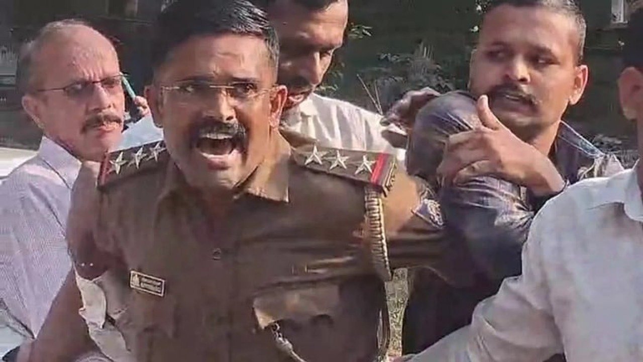 Lokayukta trap nets KP Agrahara police inspector while accepting ₹4 ...